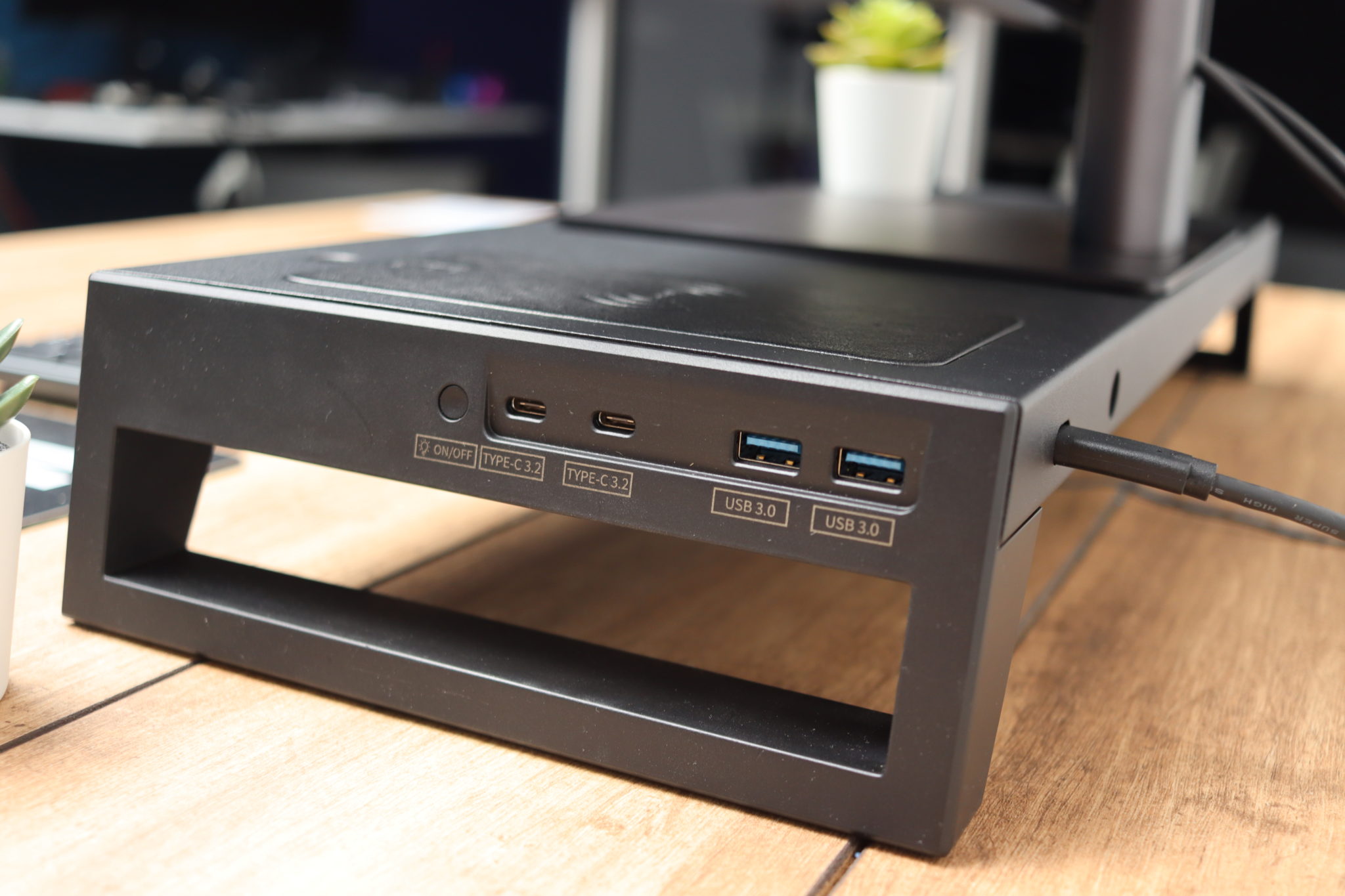 LANQ PCDock Pro - ein Monitorständer der es in sich hat!