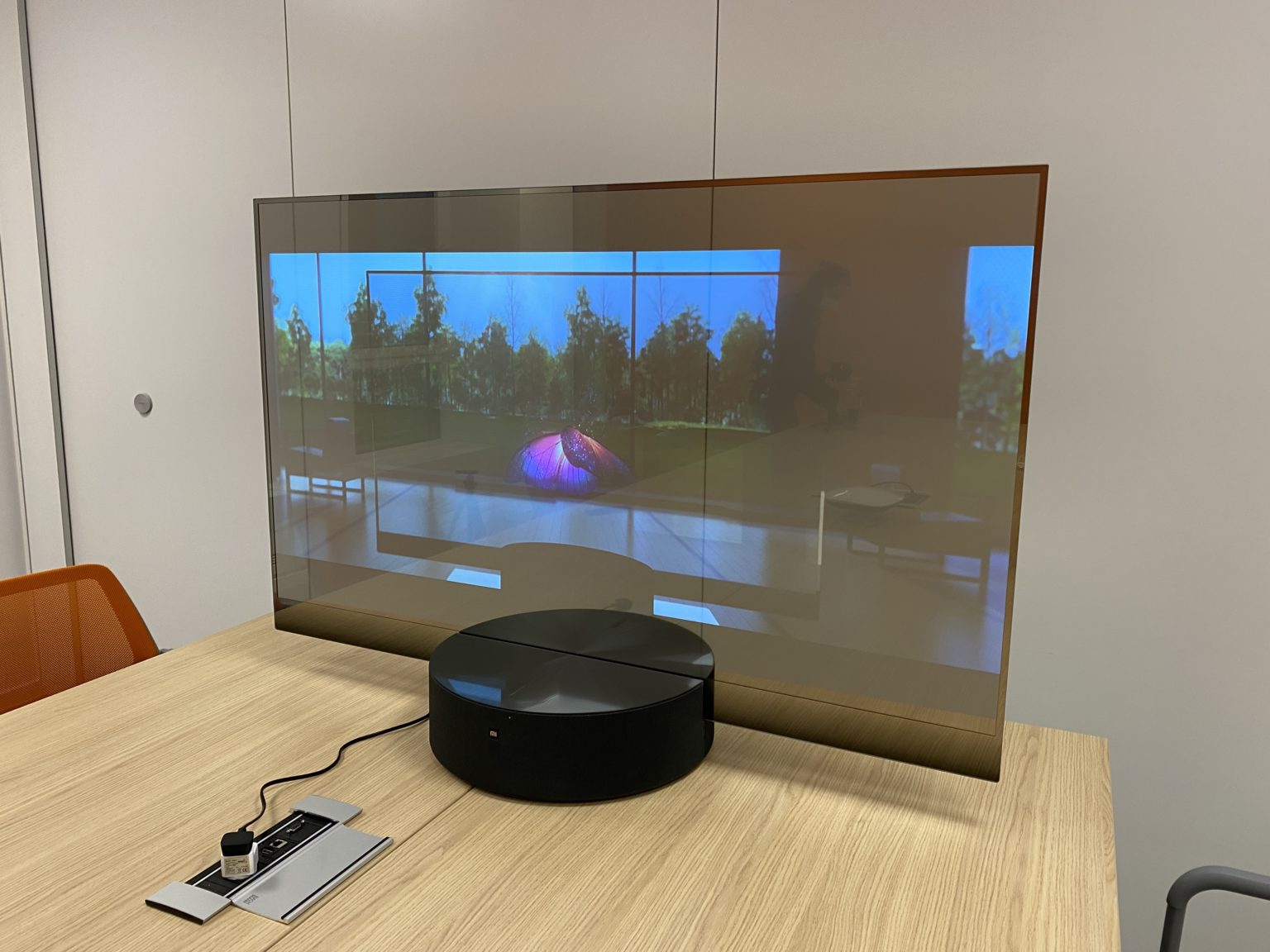 Xiaomi Mi TV Lux: Xiaomis durchsichtiger Fernseher ausprobiert!