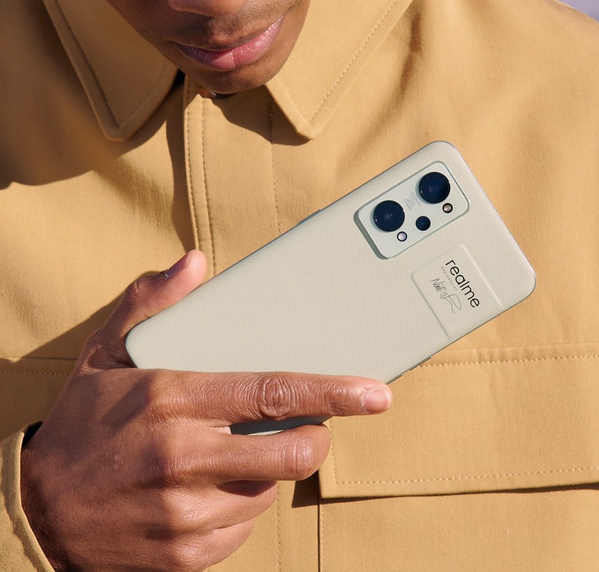 realme GT 2: Dieses Smartphone hat eine "Papier-Rückseite"!