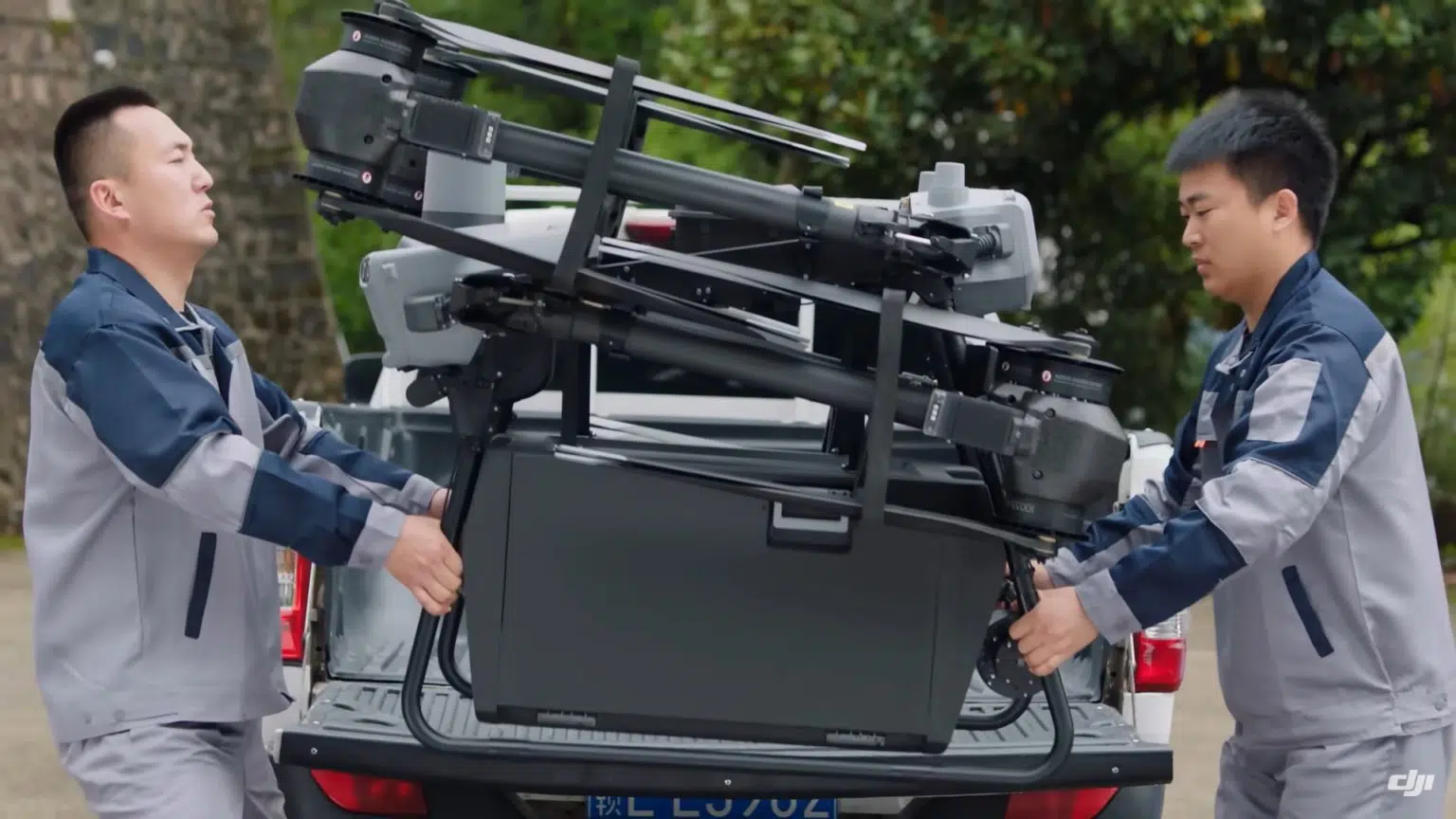 DJI FlyCart 30 - Transport-Drohne mit Transportbox und Seilwinde