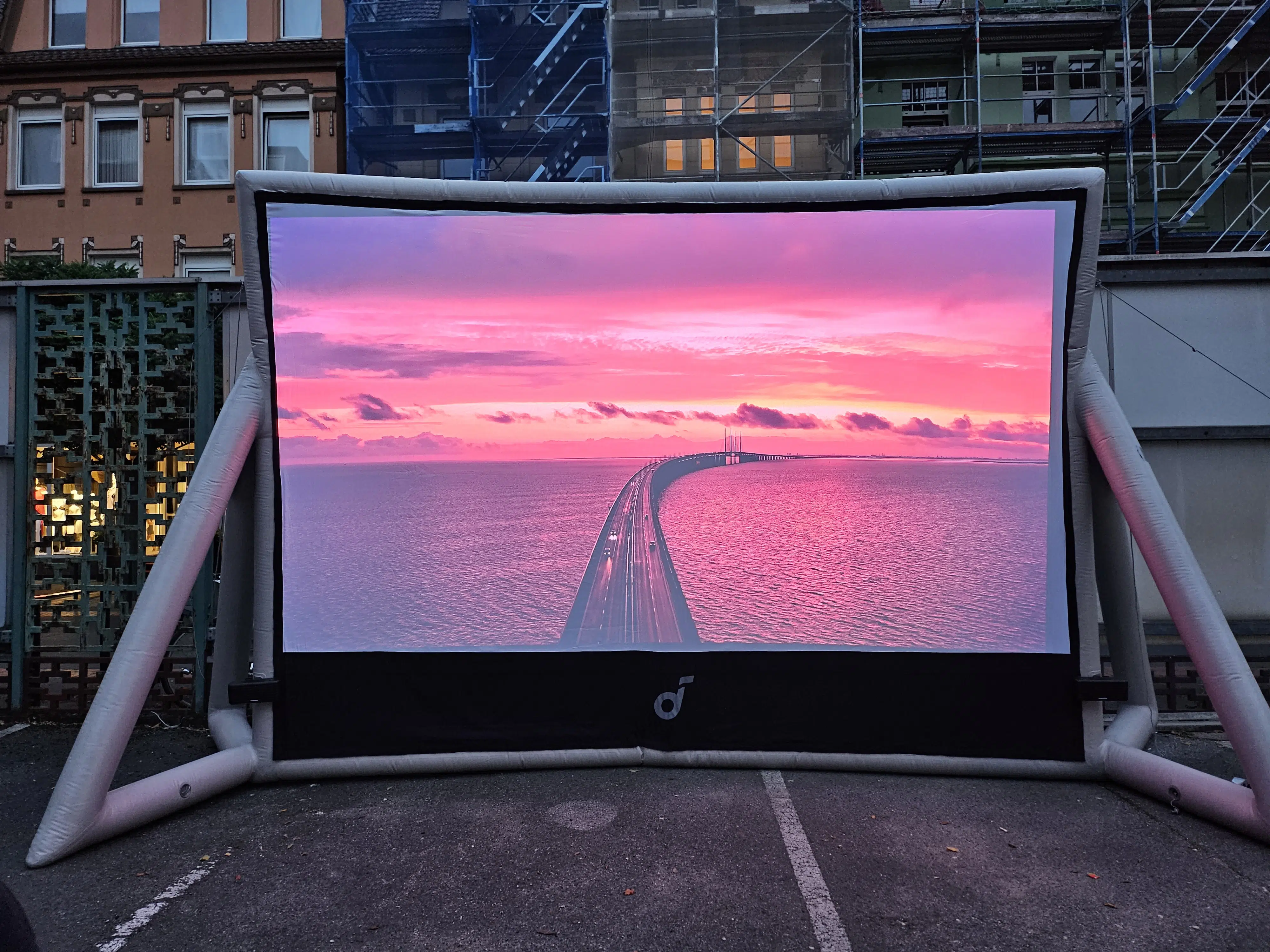 Nebula X1 Pro Premium-Beamer mit modularem 7.1.4-Sound-System